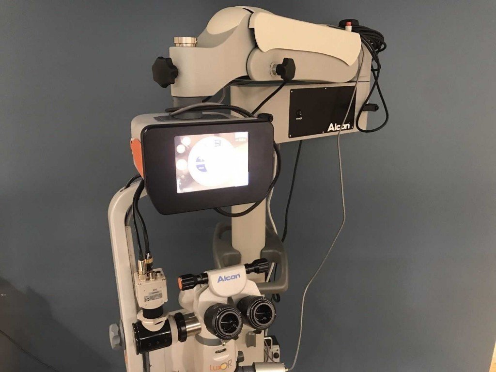 Alcon LuxOR LX3 Ophthalmic Microscope - Nava Ophthalmic