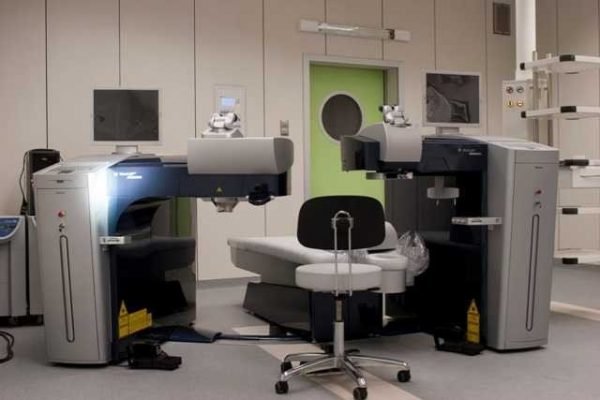 Alcon Wavelight FS200 Femtosecond Laser - Nava Ophthalmic